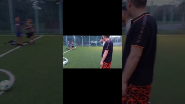 Забил мяч и забрал 300 $ #shorts #шерик