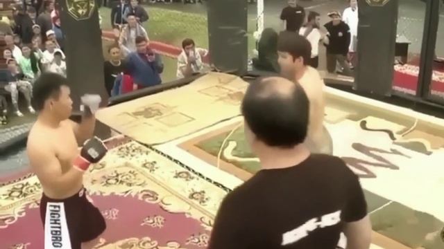 два Аладдина дерутся за первую ночь с Жасмин, кто проиграет, тому достанется Абу🤣