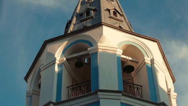 Храмы Калуги-Знаменский на зелени