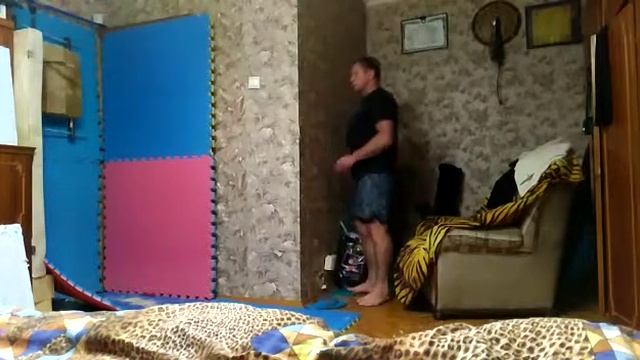 Из за угла сверху