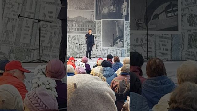 "Медаль за оборону Ленинграда", "Солдатская шинель". Петр Захаров.
Видео канала Мой Петербург.