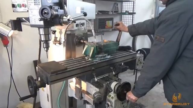 Универсальный фрезерный станок CORMAK ZX 7550 CW