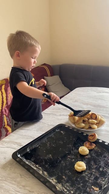 Слойки с сахаром из слоеного теста