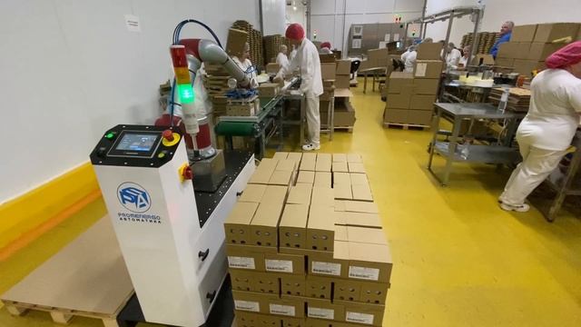 Паллетизация лотков пневмомеханическим захватом