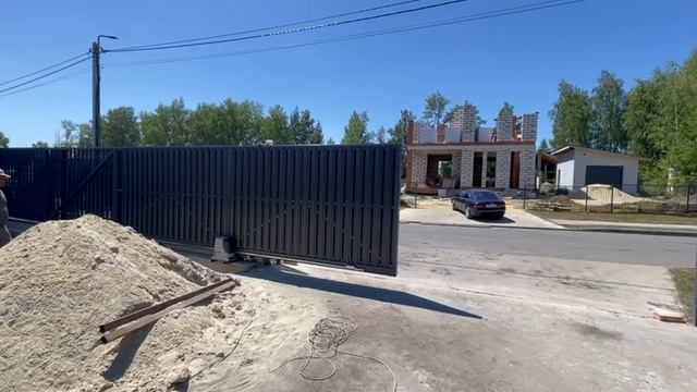 Откатные ворота открываются