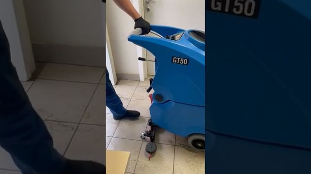 Установка щёток и эксплуатация поломоечной машины Gadlee GT 50 (синяя)