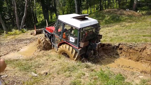 Адреналиновые гонки на тракторах: «Бизон-Трек-Шоу» захватывает дух!