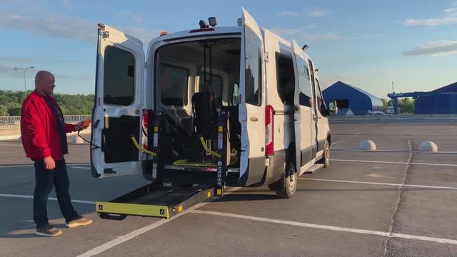 Переоборудование автомобиля для перевозки инвалидов Ford Transit