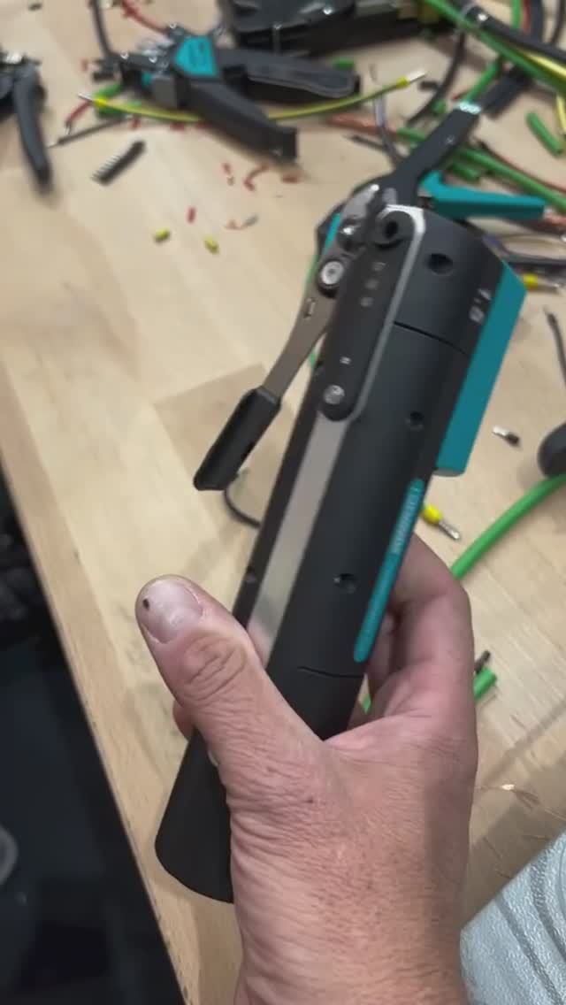 Машинка стриппер для зачистки и опрессовки наконечников проводов