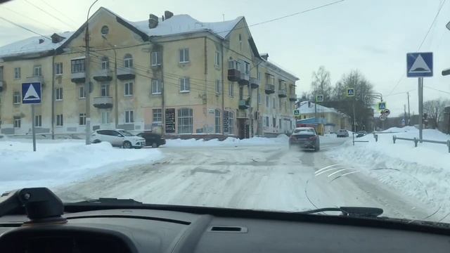 Поездка на машине город Ижевск. Набережная Ижевского пруда - Увинская улица.
