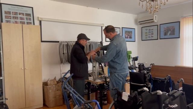 Колеса на инвалидной коляске сделали наши мастера