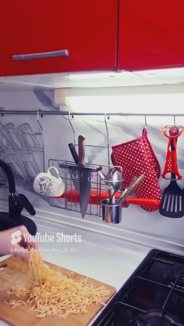 Домашнюю лапшу я делаю так.