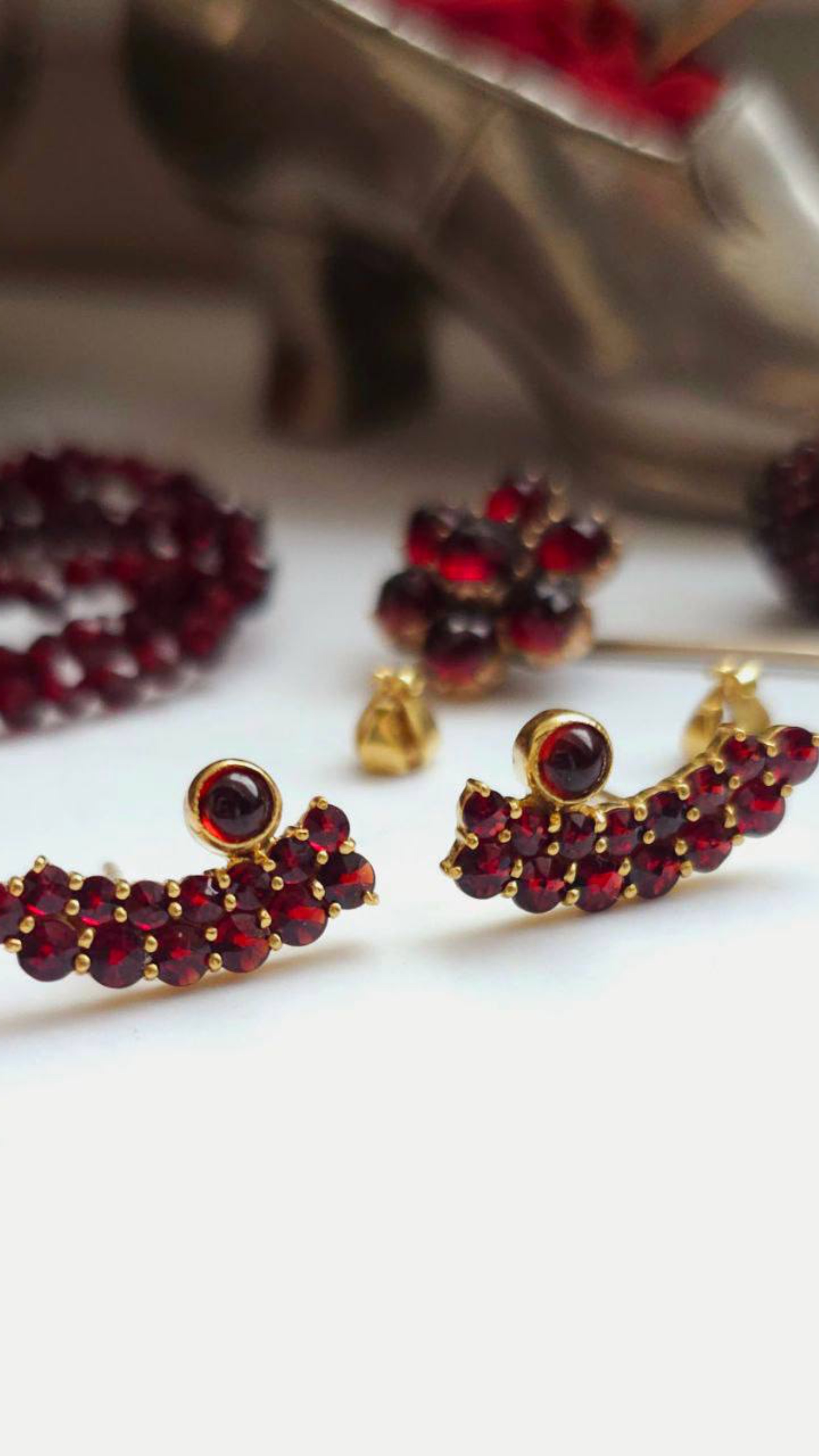 💚Антикварные Богемские гранаты-пиропы в элегантных серьгах-гвоздиках .