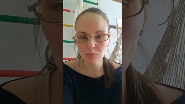 Ребенок любит лежать на животе и отказывается от позы на спине