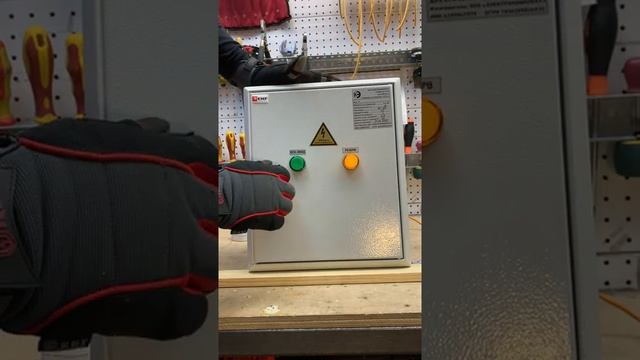 ЩАП-12 16А 220В Производитель ООО «ЭЛЕКТРОКОМПЛЕКТ» V.00 Тест работы ЩАП-12 16 Ампер под напряжением