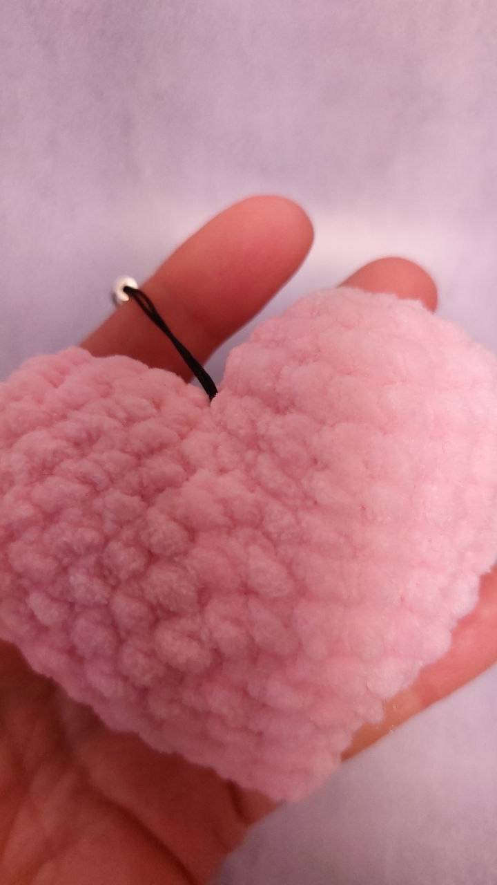 НЕЖНЕЙШЕЕ светло розовое сердце крючком из плюшевой пряжи💞😍 Ссылка на МК в комментариях