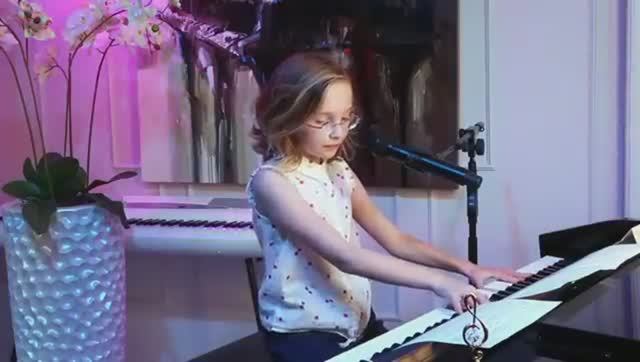 И смотрю я в небо, дыхание затая