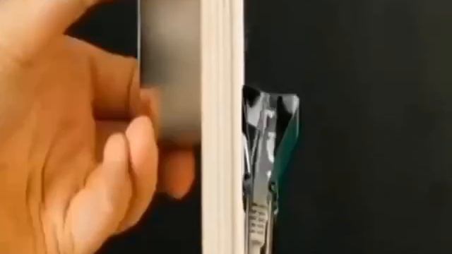 Лайфхак как провести кабель за стеной