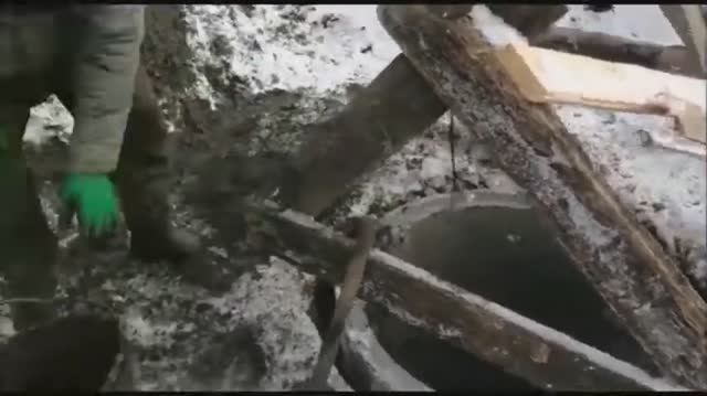 Копка 3-х колодцев зимой в Павловском Посаде. Проходим плывун. Опускаем бетонные кольца.