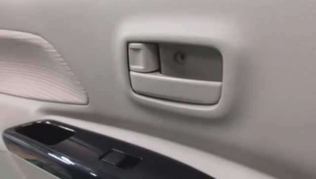 Демонтаж дверной карты и ремонт замка двери автомобиля Nissan Dayz Roox (Mitsubishi EK Space) B21A