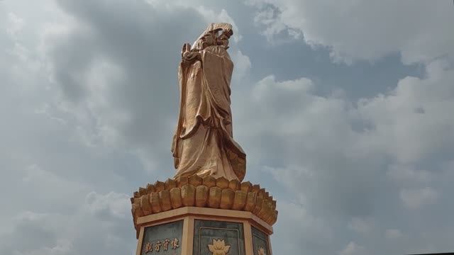 Китай. Гуанчжоу. Золотой Будда.