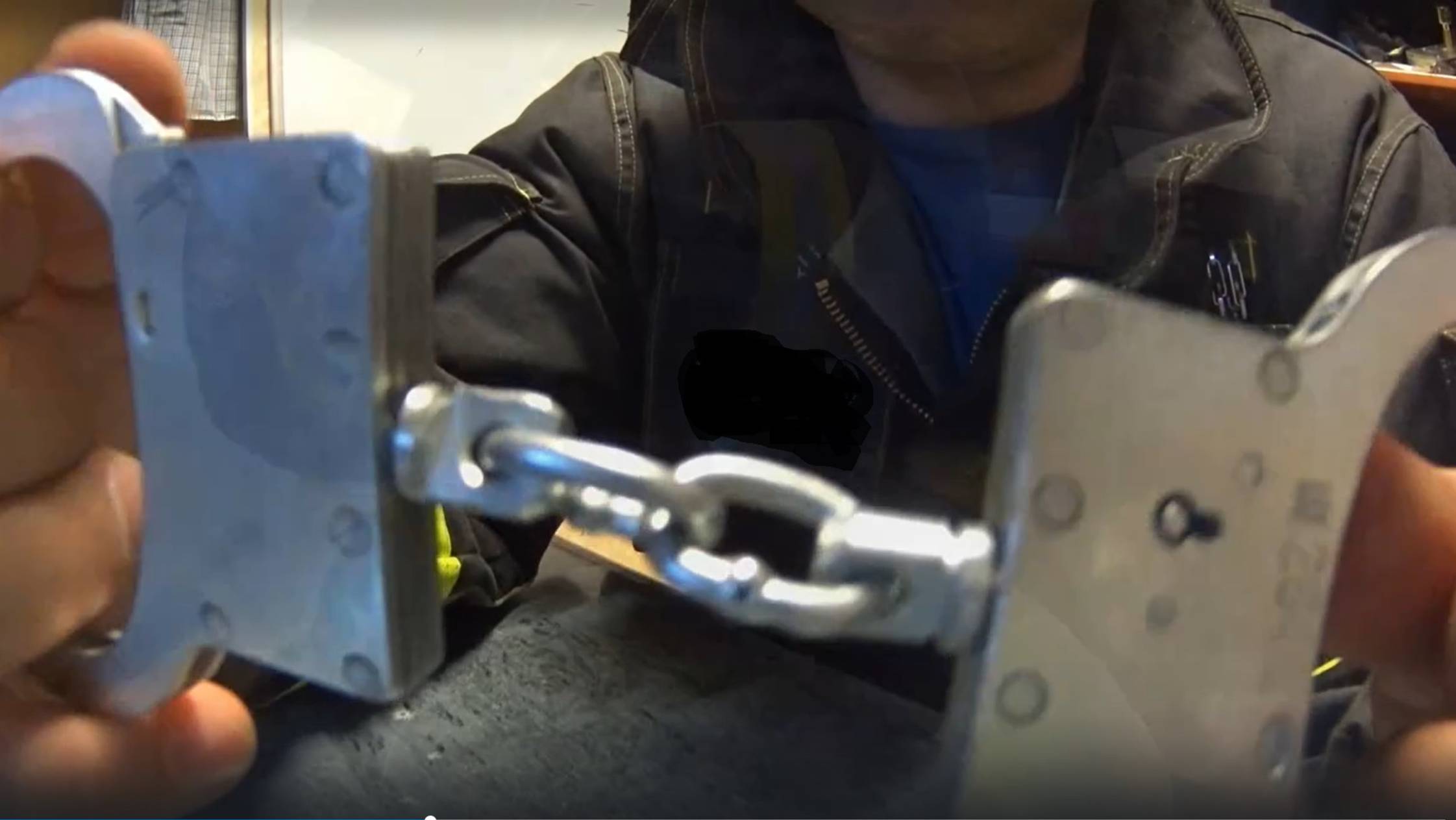 Как порвать наручники 1 мин