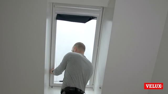 How to dismount a VELUX blind