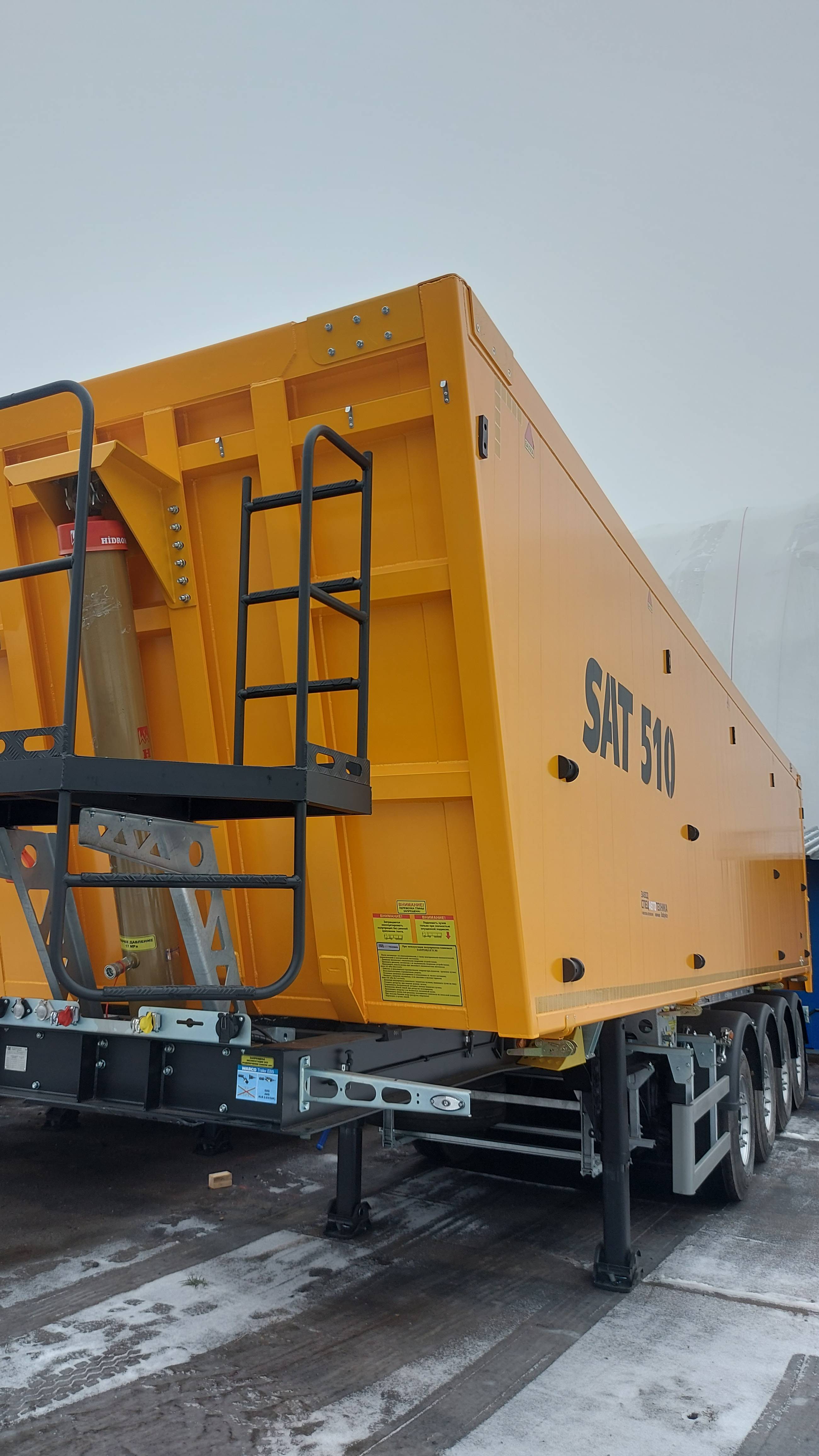 Самосвальный полуприцеп зерновоз с открывающиемися боковыми бортами SAT510