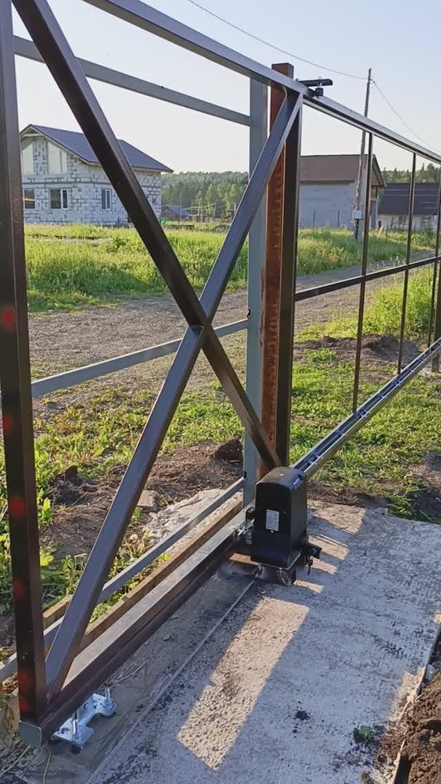 Откатные ворота в Красноярске, проем 5 метров, с квадратным хвостом