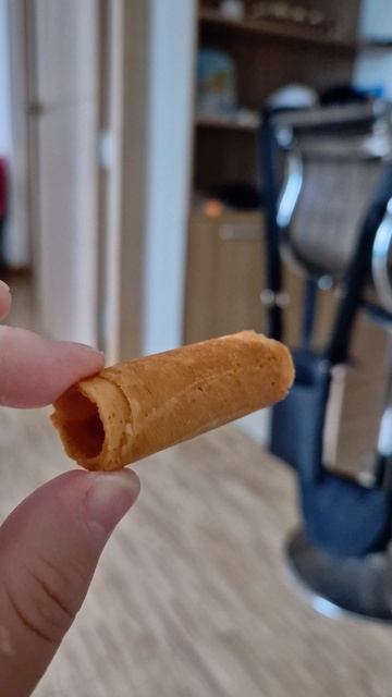 Пробую дуриановые роллы из 7/11