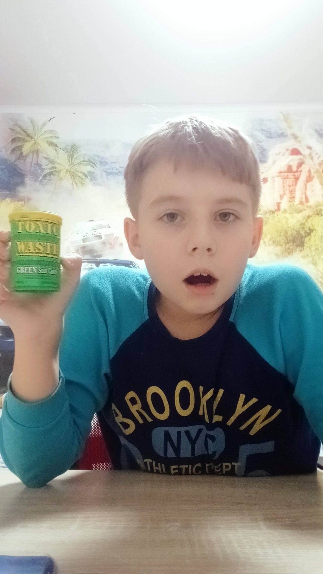 Съел САМУЮ КИСЛУЮ КОНФЕТУ В МИРЕ!!!