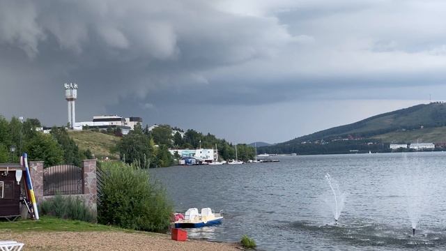 Начало грозы на озере Банное