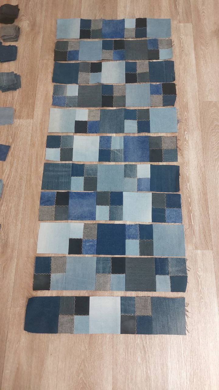 Что сшить из старых Джинс. Джинсовый проект, сшила квадраты между собой в короткие полоски