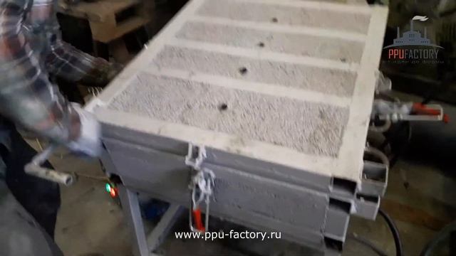 Заливка спинки и сидения офисного кресла из пенополиуретана ППУ