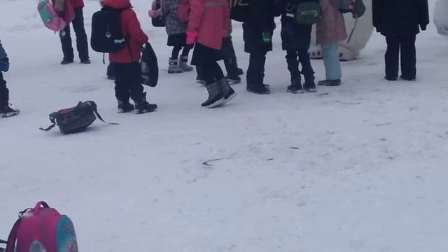 Кирово-Чепецк, многопрофильный лицей, во дворе праздник, 28 ноября