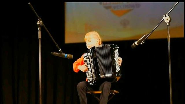 Я.Тирсен Вальс из к/ф "Амели" /J.Tiersen Waltz from the movie "Amelie" АЛЁНА КЛИВИТЕНКО 8 лет (баян)