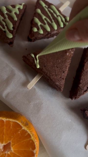 👩🍳🎄💝 Книга рецептов Lakanto: новогодние брауни-елочки с какао