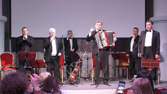 Романс "Белой акации гроздья душистые" Поют (а капелла) музыканты Ансамбля "Сюрприз" Новосибирск