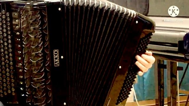 Поёт Иван Адыбаев «Цветёт калина» (слова М.Даркина и  И.Адыбаева, музыка И.Адыбаева)