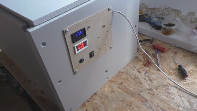 Инкубатор на 84 яйца Полный фарш