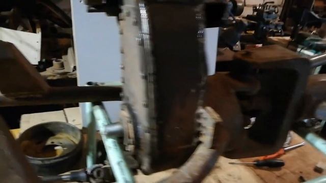 Самодельный минитрактор бюджет 10 тысяч рублей ; рама с редуктором.