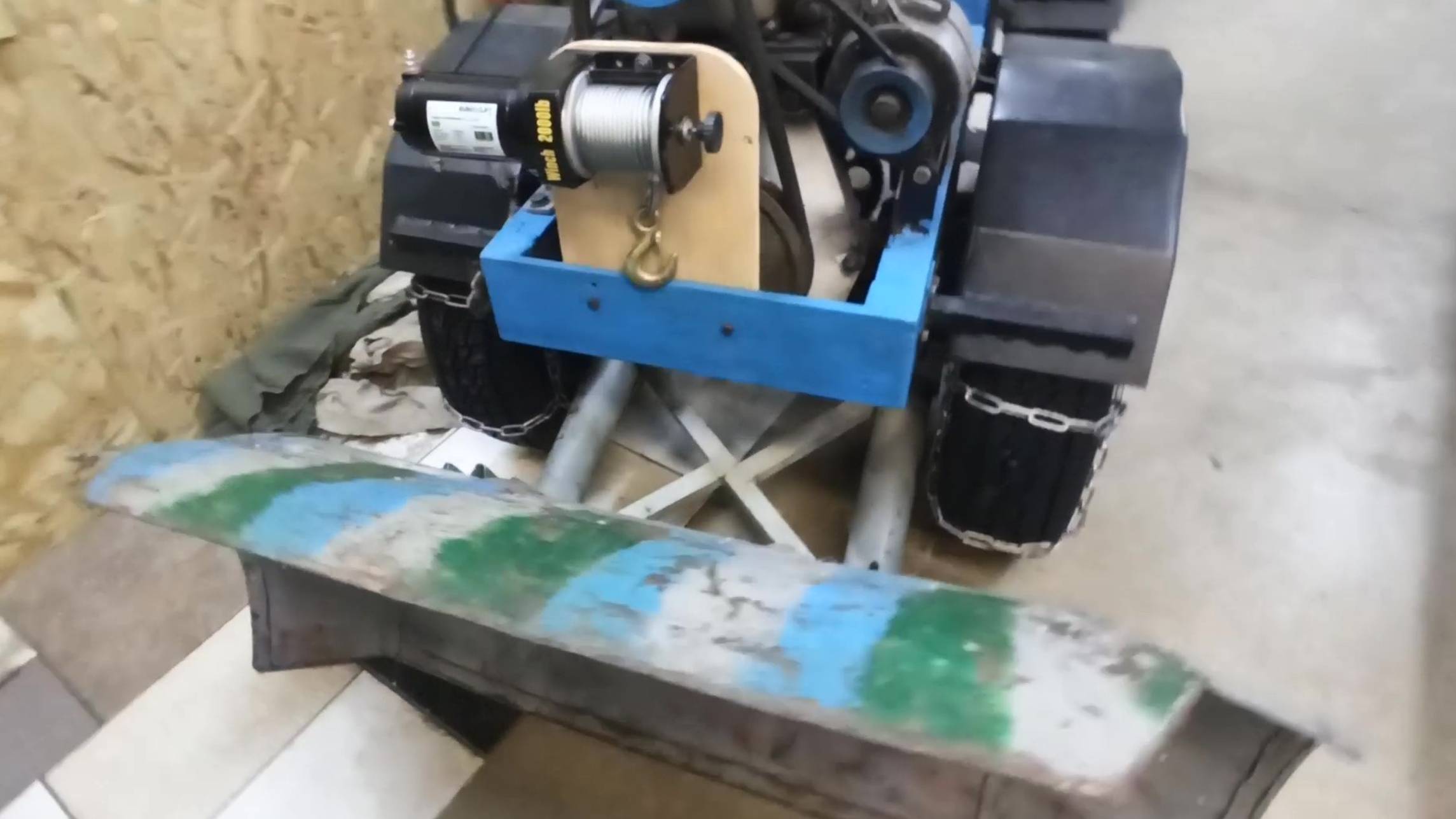 Нажимаю кнопки и радуюсь. Электролебедка для самодельного мини-трактора