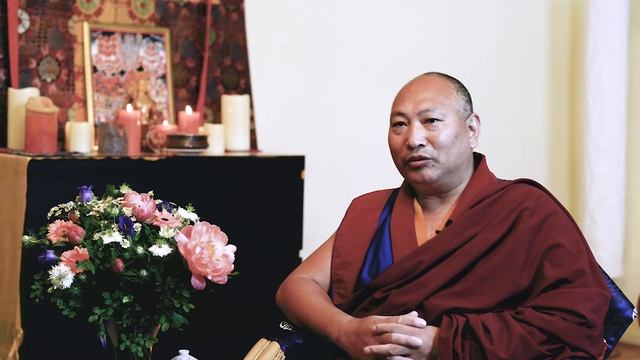 34-й Менри Тризин Ринпоче о себе (русские субтитры)