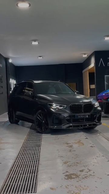 Если в вашем сердце живет уникальность, мы поможем вам передать ее вашему стальному другу.