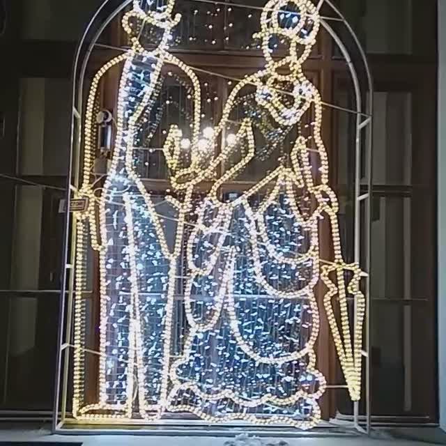 Новогодняя композиция в саду Аничкова дворца