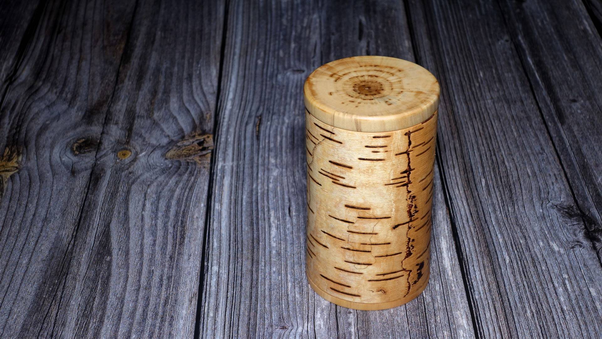 Простой туес с новым донцем и крышкой.