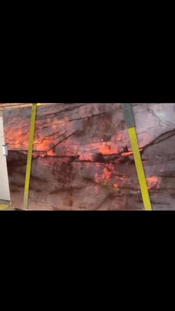 Кварцит Cosmopolitan с подсветкой #naturalstone #натуральныйкамень #кварцит #interiordesign