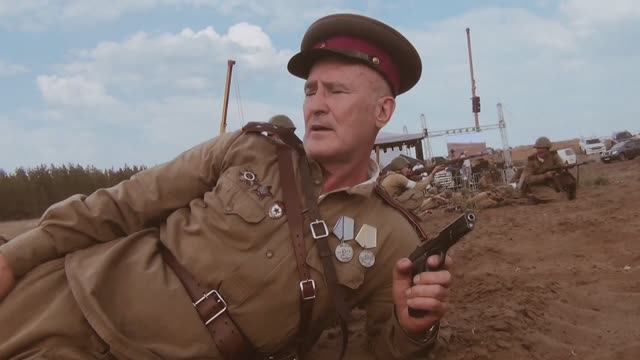 Песни Великой Отечественной. Владимир Высоцкий.  От границы мы землю вертели назад .