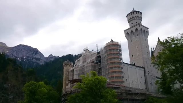 Прекрасные окрестности знаменитого замка Нойшванштайн в Германии