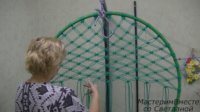 Как оплести обруч и сделать плоское основание для гамака, как убирать веревки в конце плетения.